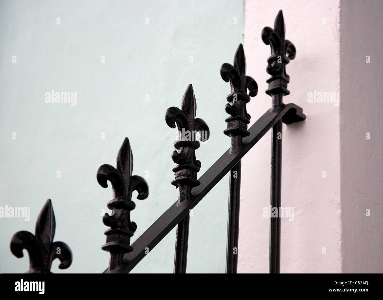 Fleur de lys design railings hi-res stock photography and images - Alamy