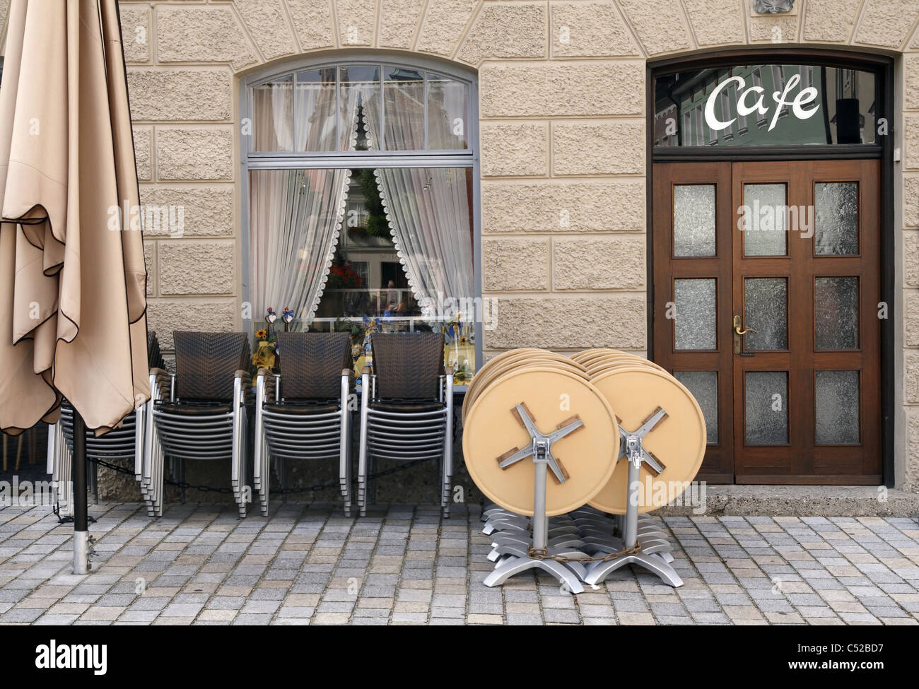 Cafe table door hi-res stock photography and images - Alamy