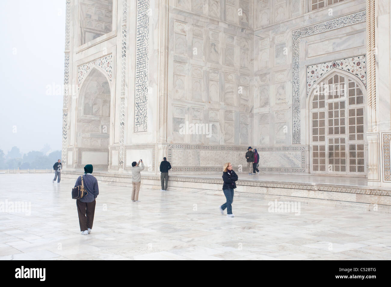 Taj mahal tourists walking hi-res stock photography and images - Alamy