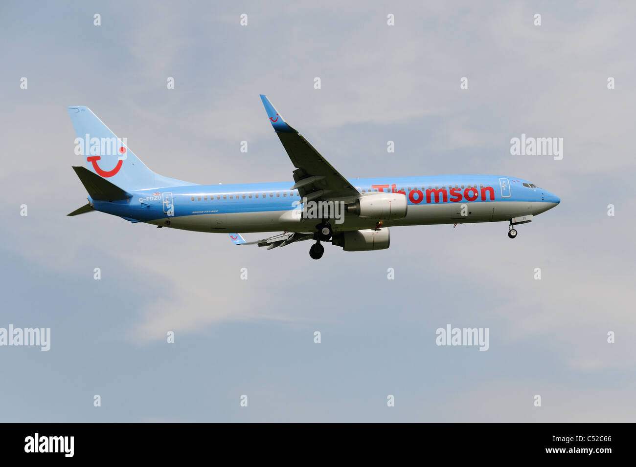 Side view of Thomson Airways Boeing 737 on approach to land Stock Photo ...