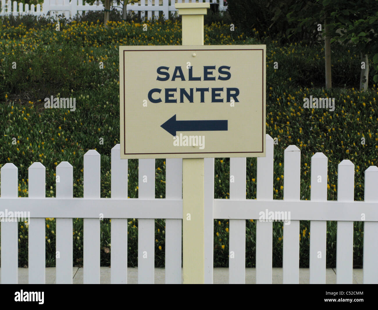 White picket sign hi-res stock photography and images - Alamy