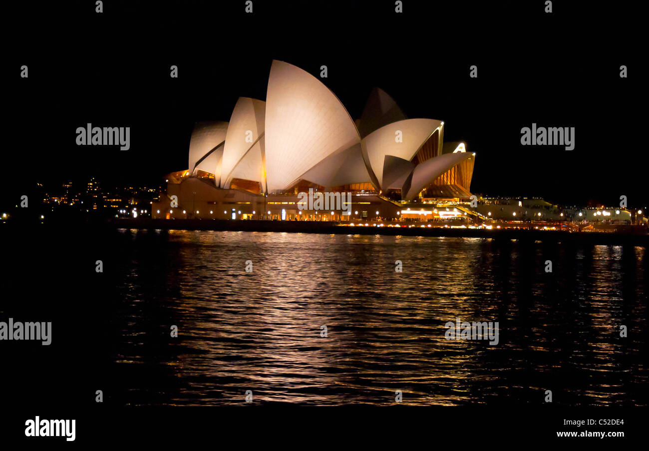 SYDNEY, AUSTRALIA AUGUST 17: View of the Opera House most famous ...