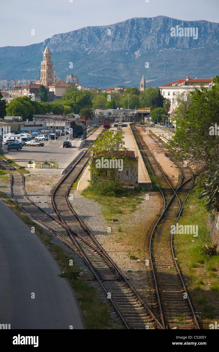 Rails rail hi-res stock photography and images - Alamy
