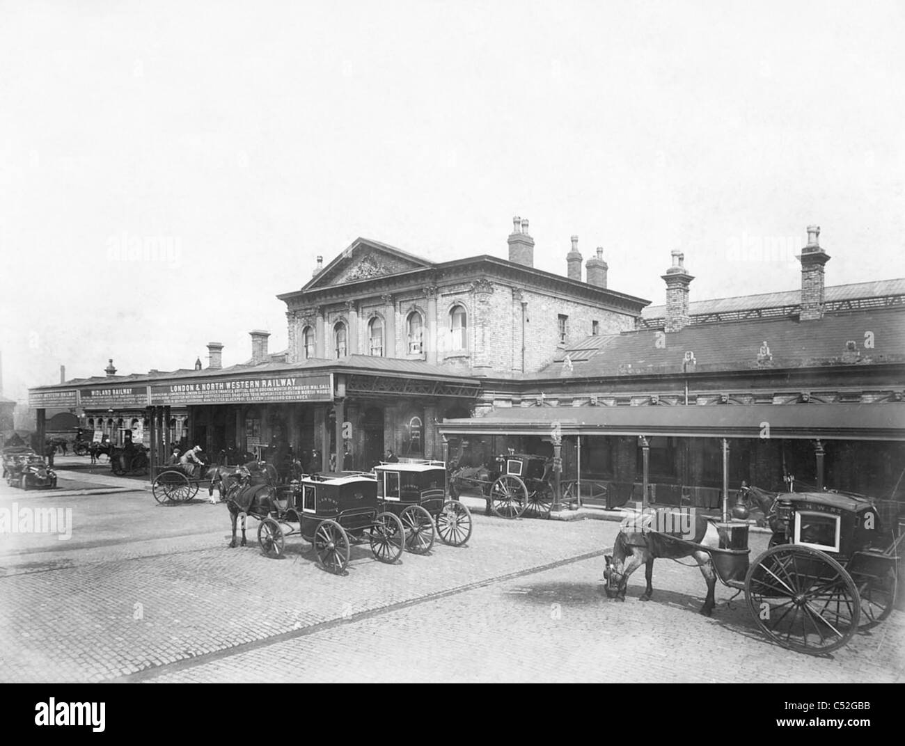 Wolverhampton High Level railway station pictured in 1910 Stock Photo ...