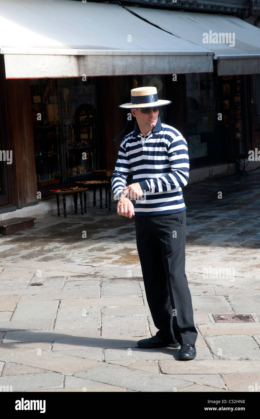 Gondolier on the side of the Grand Canal Stock Photo - Alamy