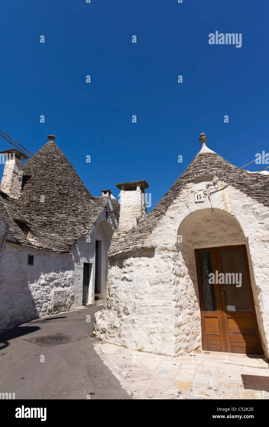 Italy - the trulli, drystone houses and buildings with conical roofs ...