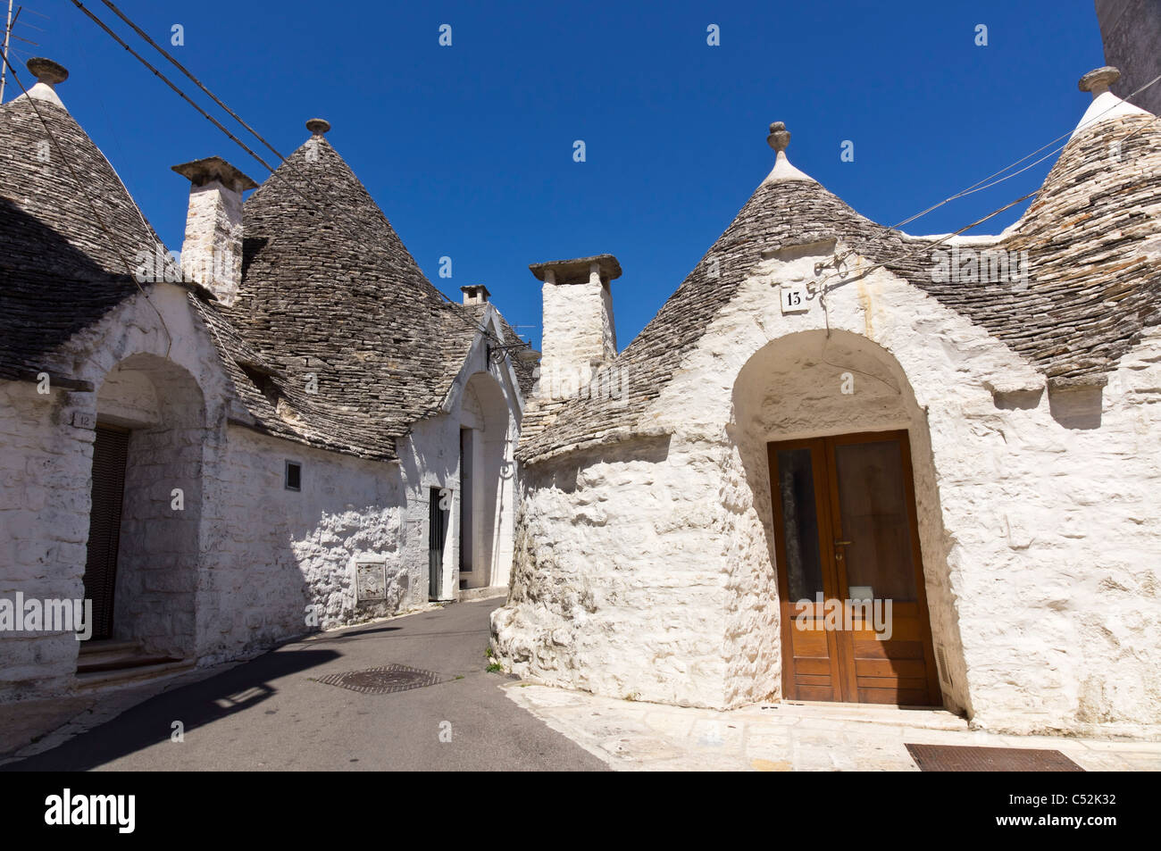 Italy - the trulli, drystone houses and buildings with conical roofs ...