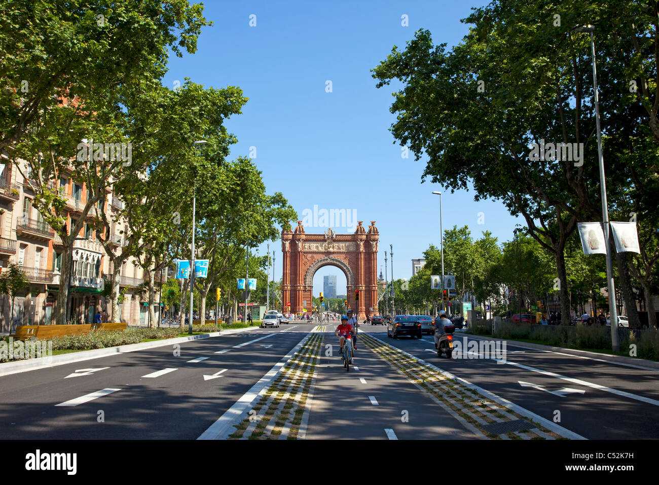 Barcelona Spain Arc de Triomf or Arc of Triumph with traffic Stock ...
