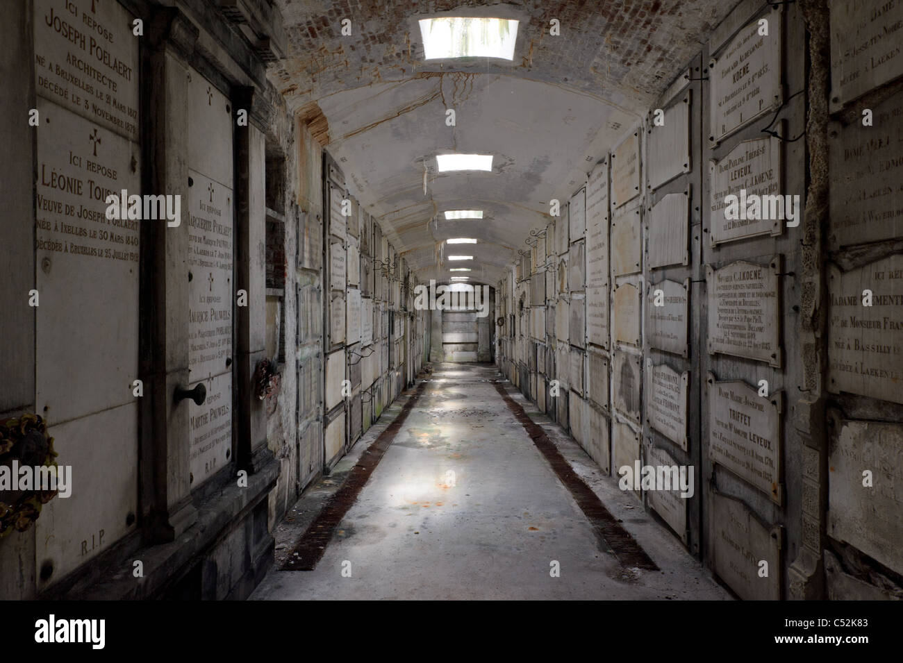 old abandoned crypt Stock Photo - Alamy