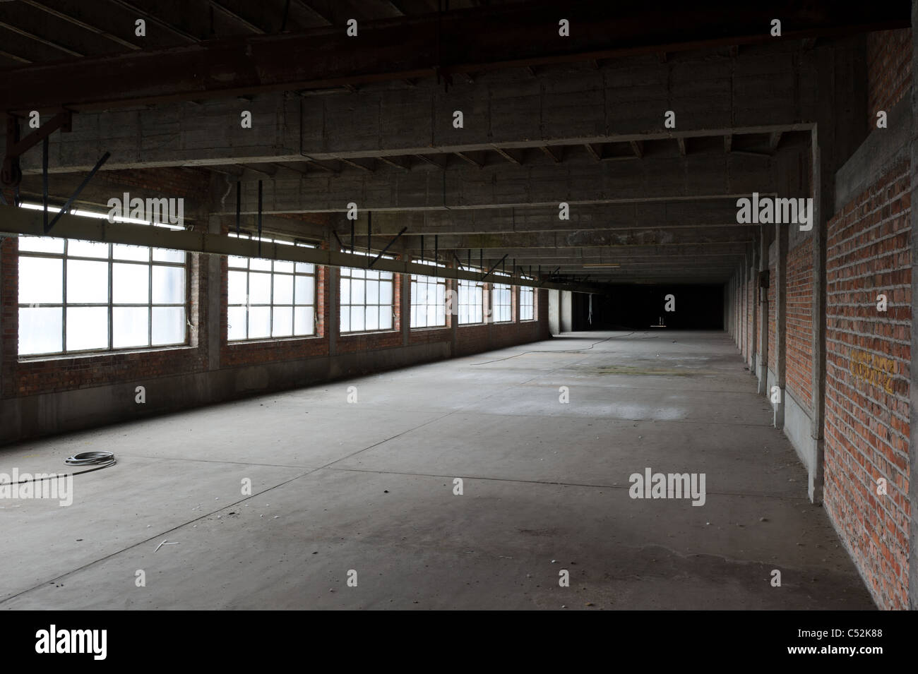 empty industrial hall Stock Photo - Alamy