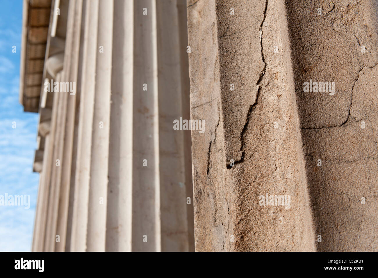 Cracked column of an old building Stock Photo - Alamy