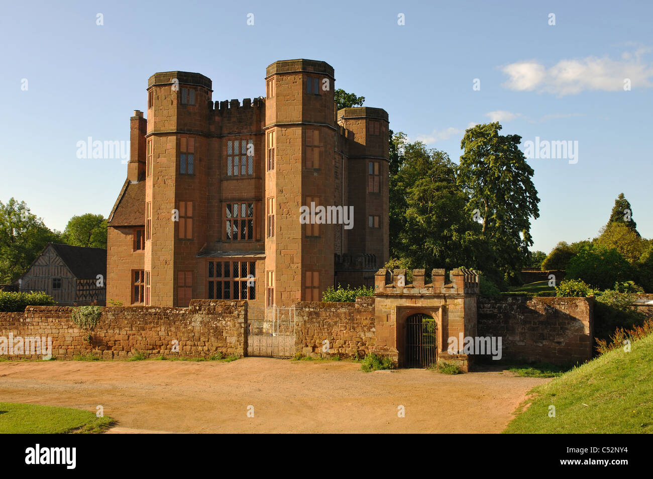 Leicester`s Gatehouse, Kenilworth Castle, Warwickshire, England, UK ...