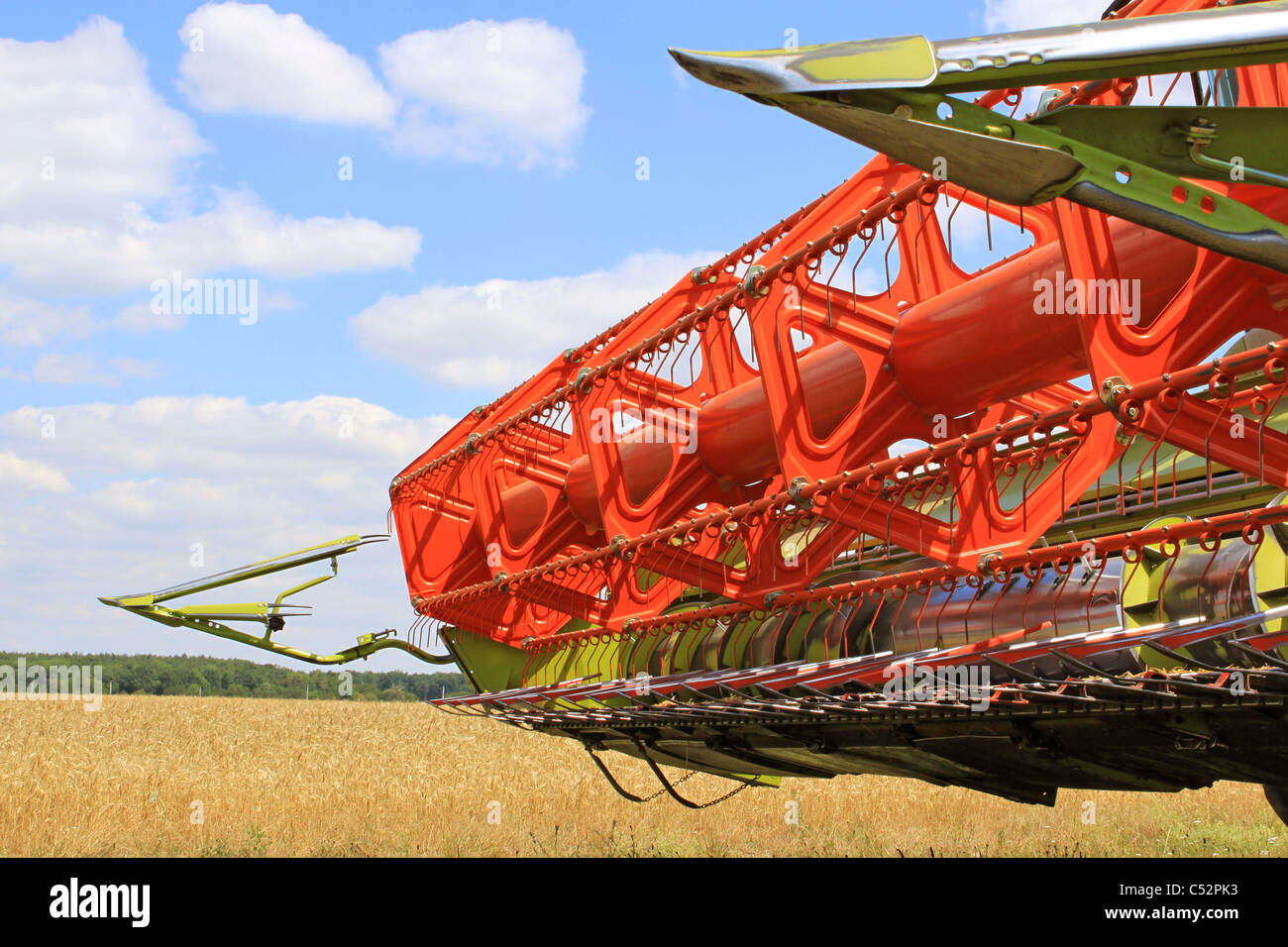 Front of a combine harvester hi-res stock photography and images - Alamy