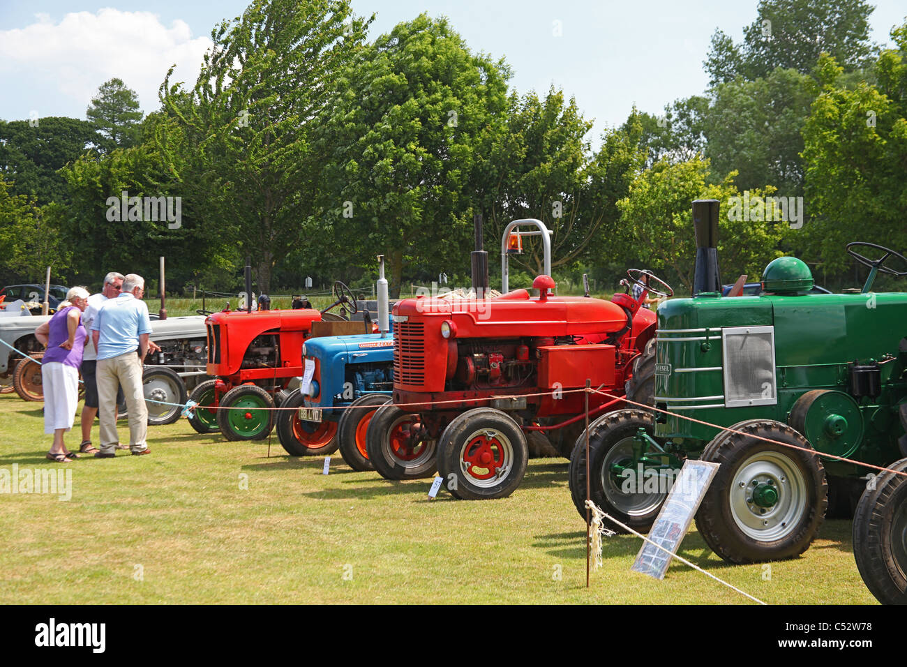 Vintage tractor show hi-res stock photography and images - Alamy