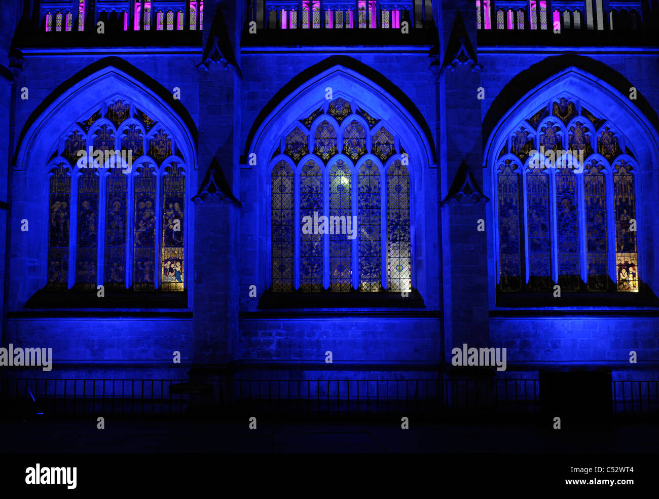 Windows Bath Abbey, Bath, Somerset, UK at night Stock Photo - Alamy