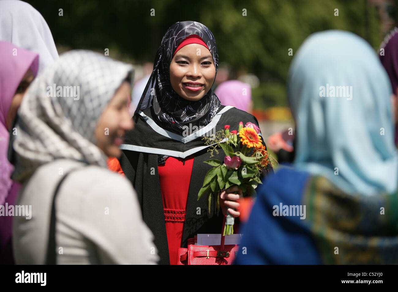 Queen's university belfast graduat* hi-res stock photography and images ...