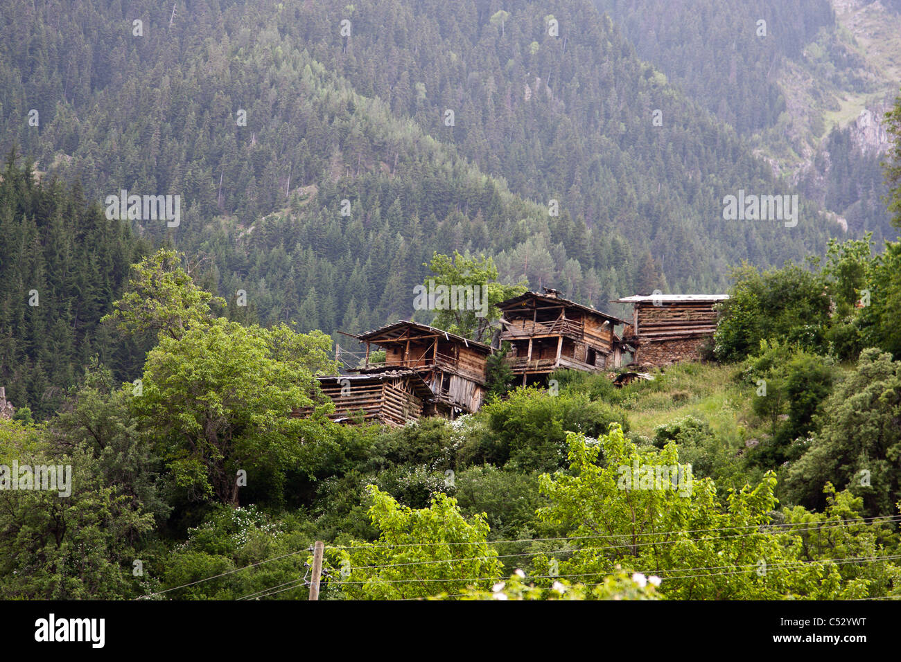 Houses in valley hi-res stock photography and images - Alamy