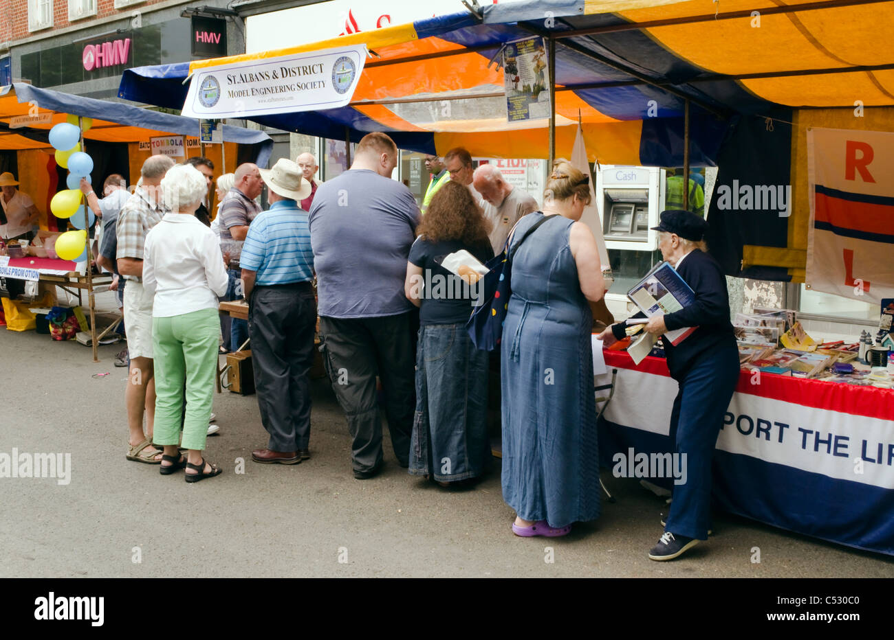 group of people shopping at St Albans street market stalls Stock Photo ...