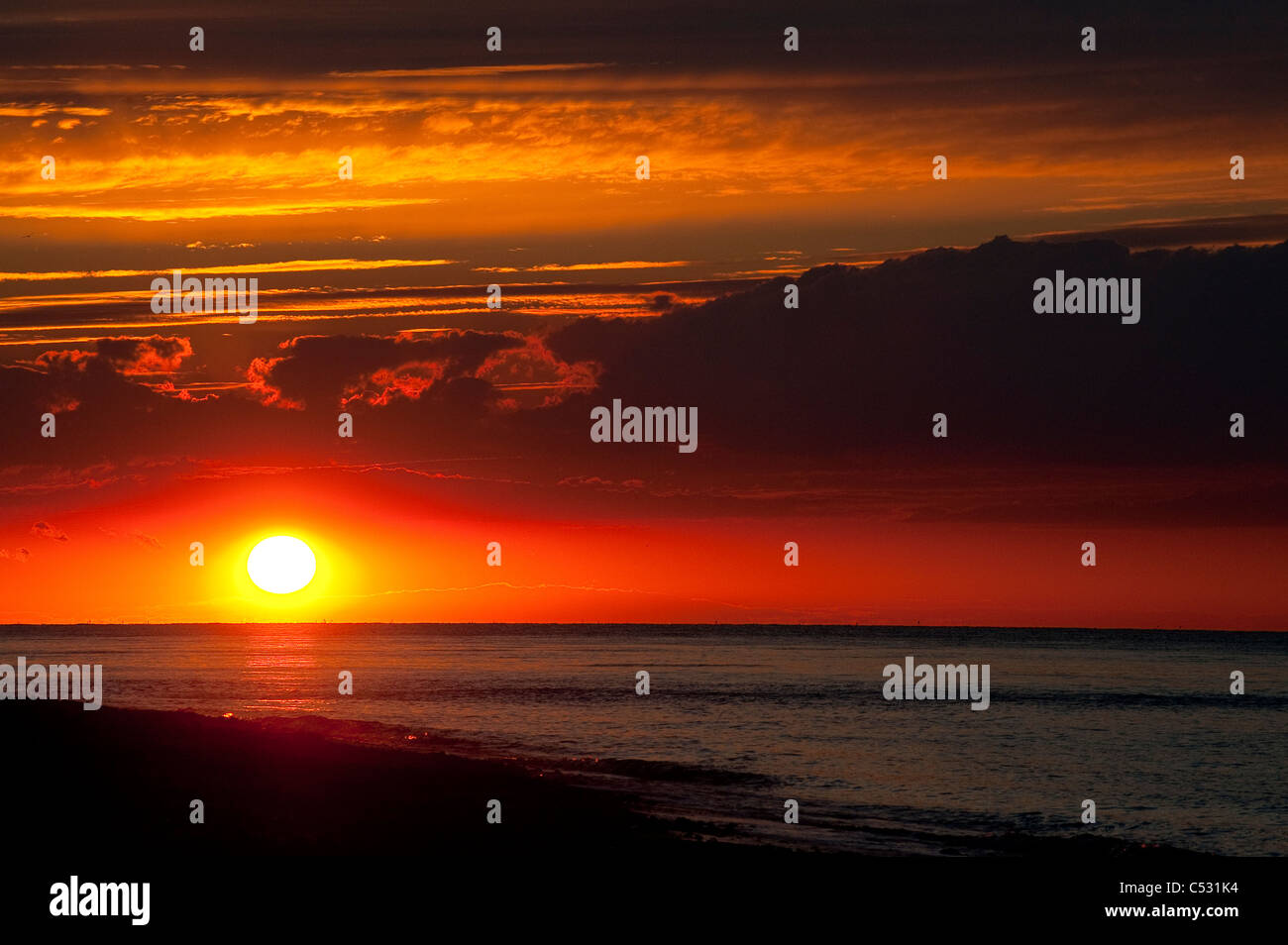 Sunsets on norfolk coast hi-res stock photography and images - Alamy