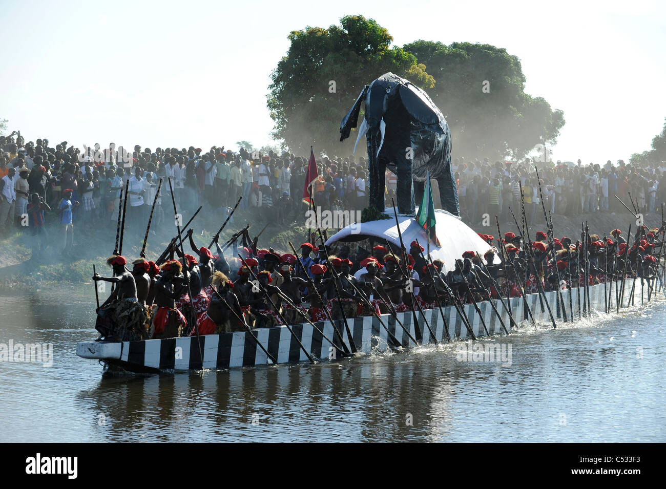ZAMBIA Barotseland , Kuomboka ceremony, the Lozi king change his ...