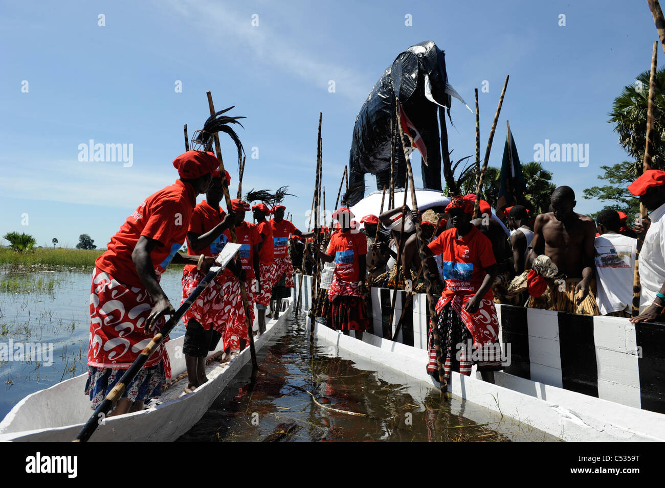 ZAMBIA Barotseland , Kuomboka ceremony, the Lozi king change his ...