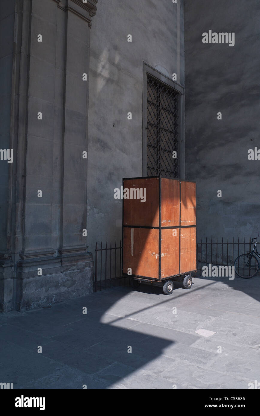 Roll around cart hi-res stock photography and images - Alamy