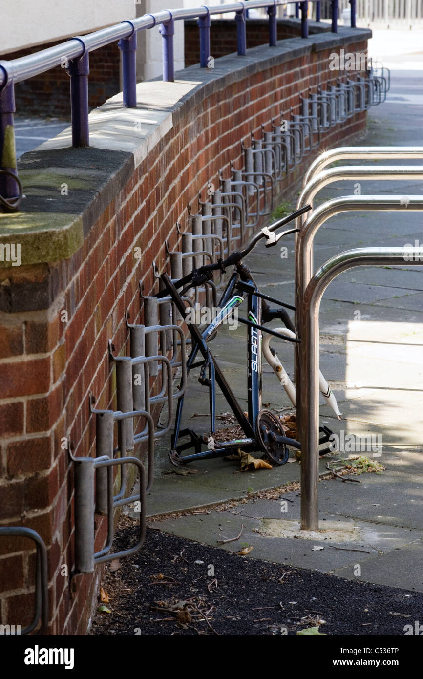 Missing wheels hi-res stock photography and images - Alamy