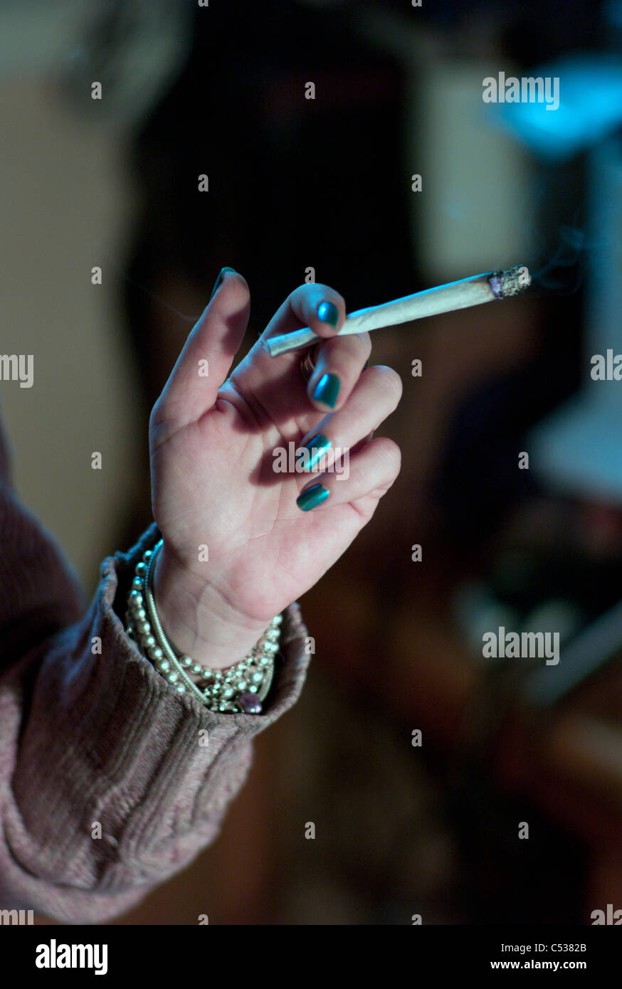 Marijuana joint hi-res stock photography and images - Alamy
