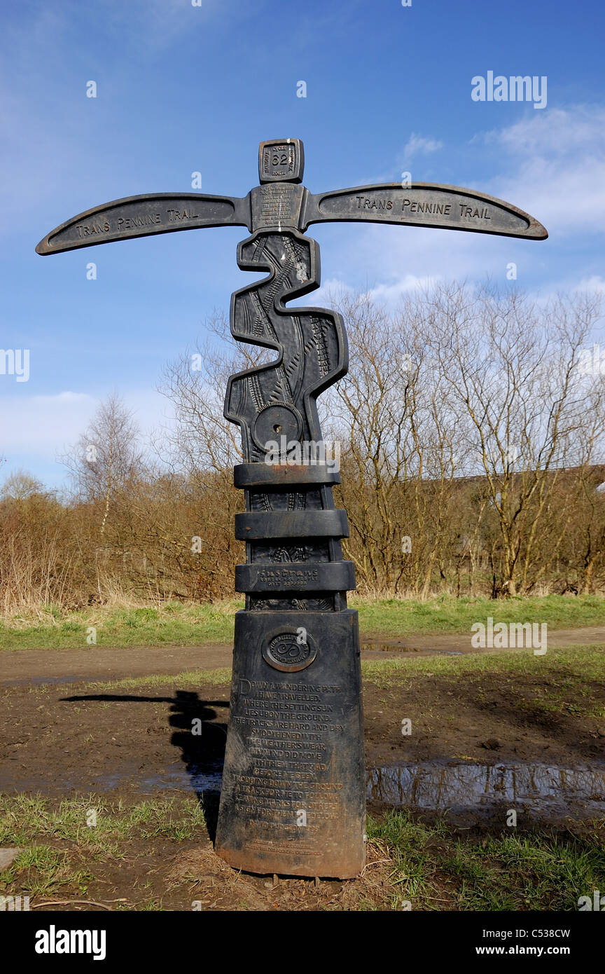 Trans Pennine Trail sign National Cycle Route 62 Stock Photo - Alamy