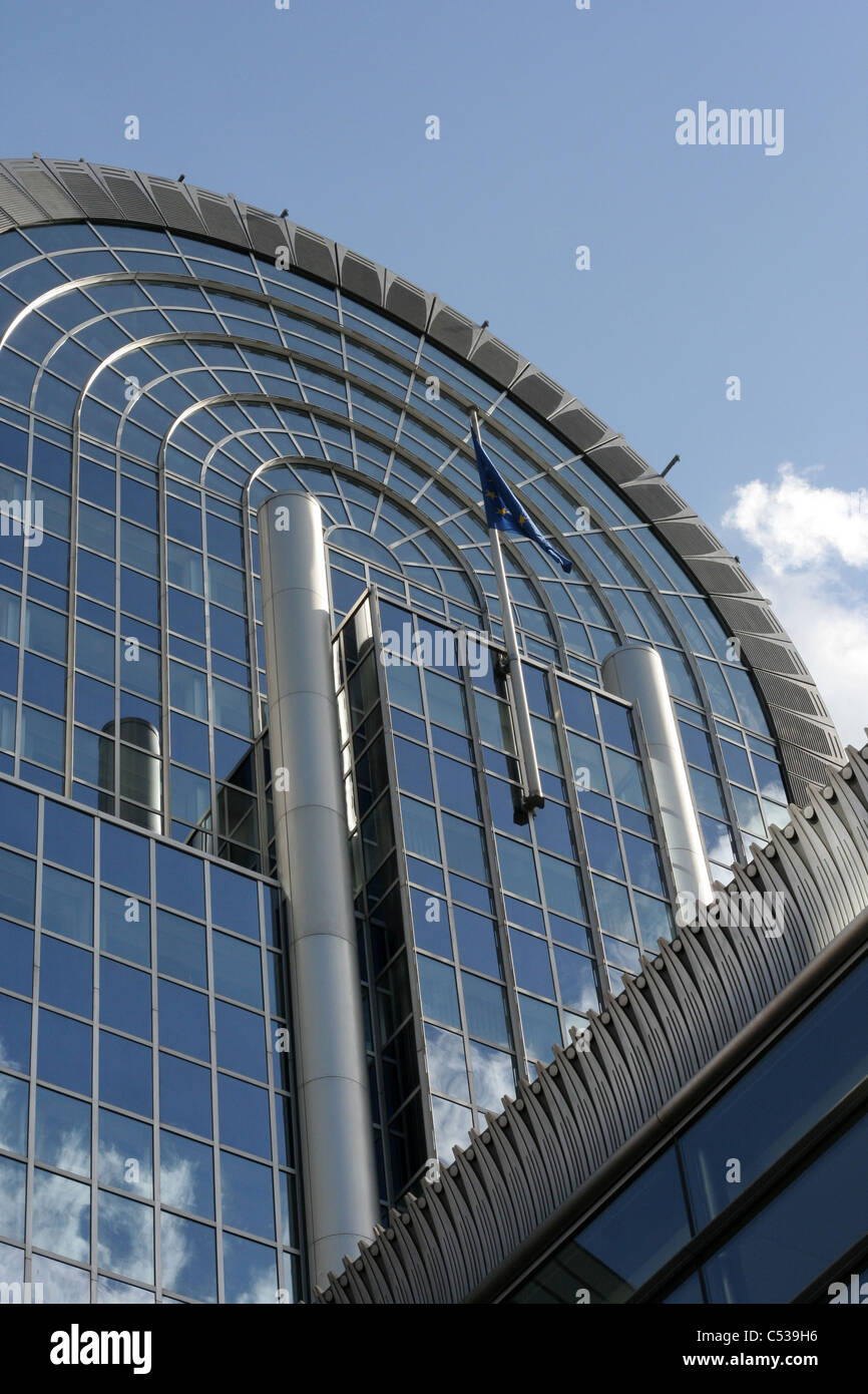 Brussels european parliament euro sculpture hi-res stock photography ...