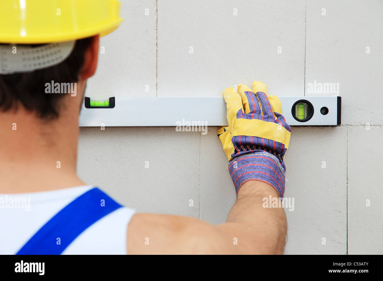 Construction worker using level Stock Photo - Alamy