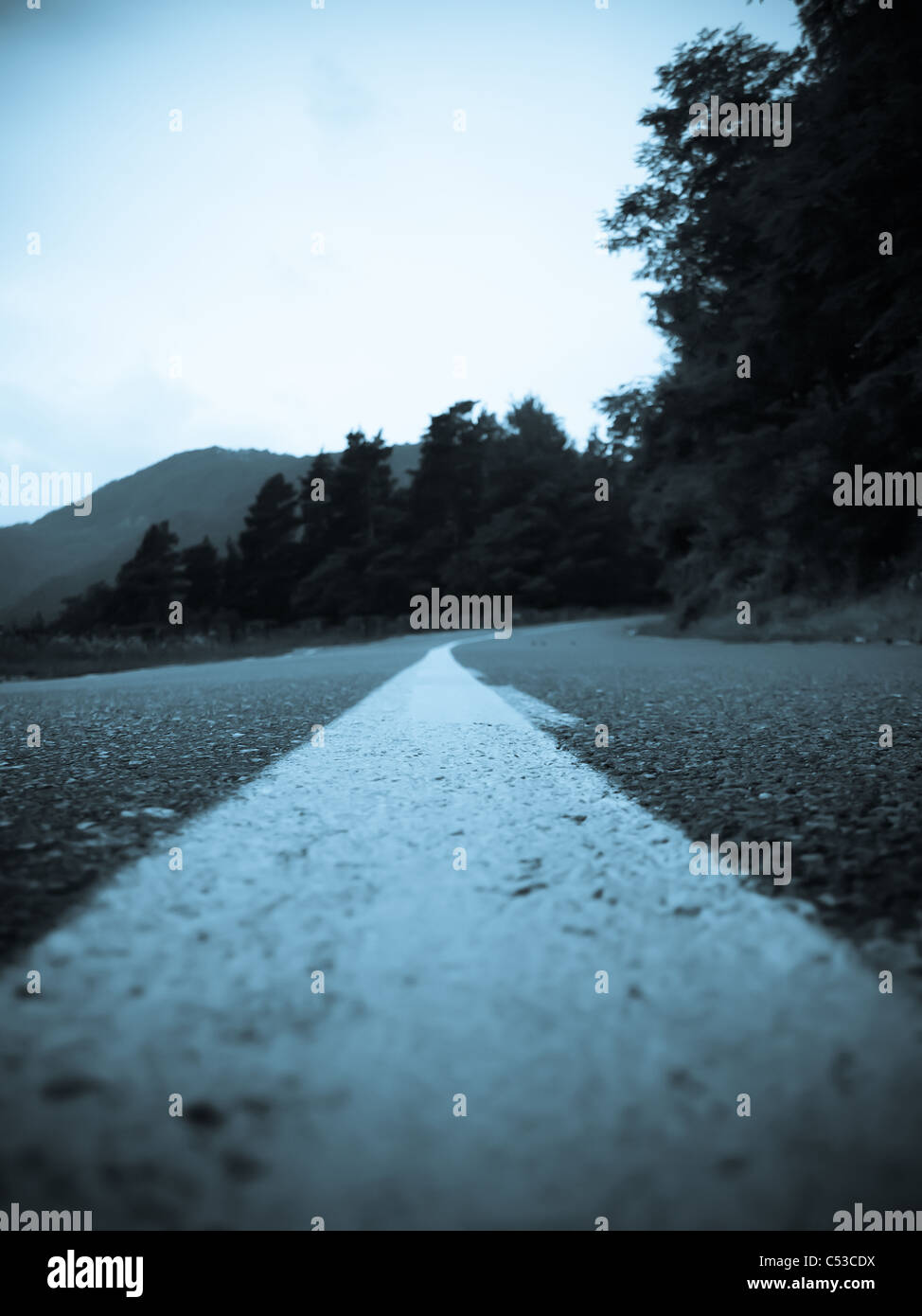 Lone road hi-res stock photography and images - Alamy