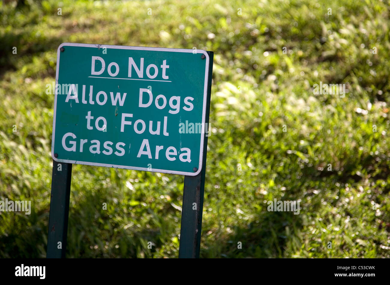 Do Not Allow Dogs to Foul Grass Area - sign Stock Photo - Alamy