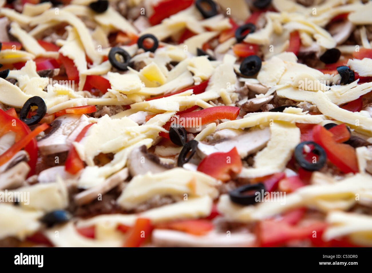 Background of unbaked pizza before cooking. Close view Stock Photo - Alamy