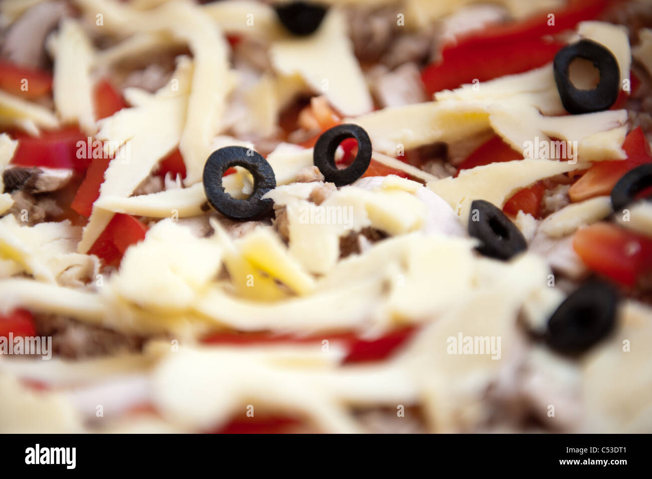 Background of unbaked pizza before cooking. Close view Stock Photo - Alamy