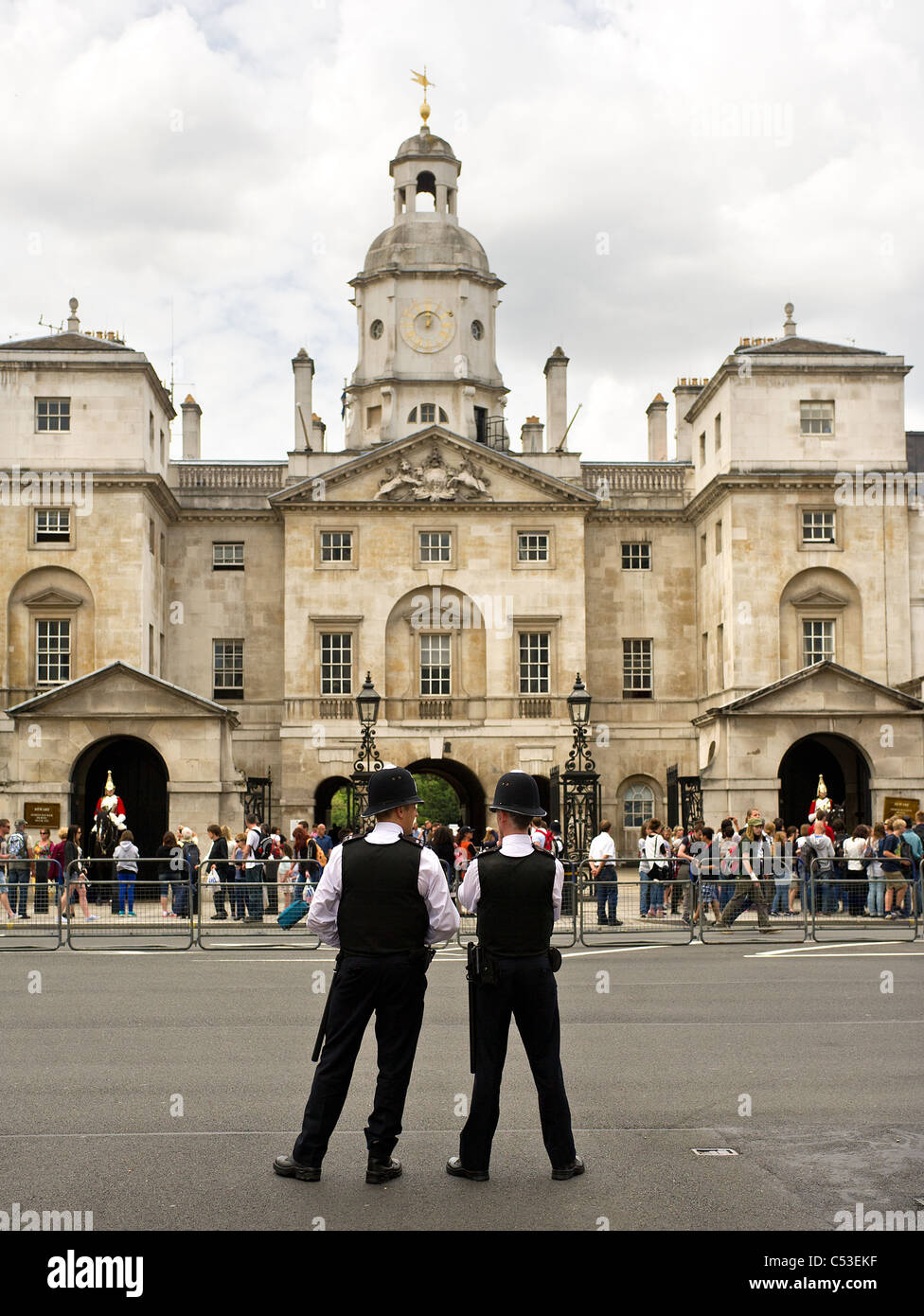 Police officers exterior hi-res stock photography and images - Alamy