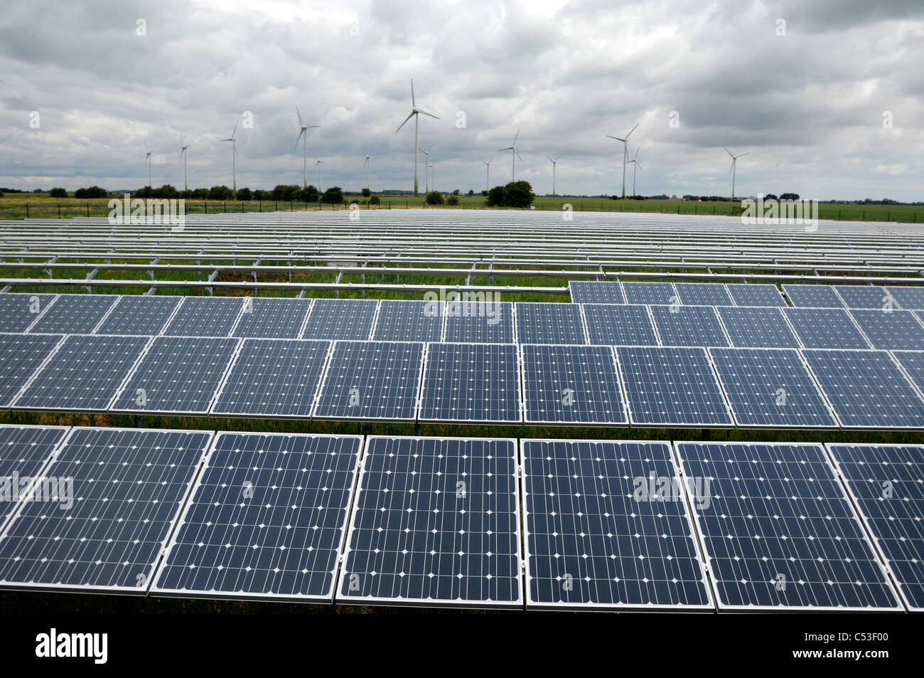 Solar Farm Construction Stock Photos & Solar Farm Construction Stock ...
