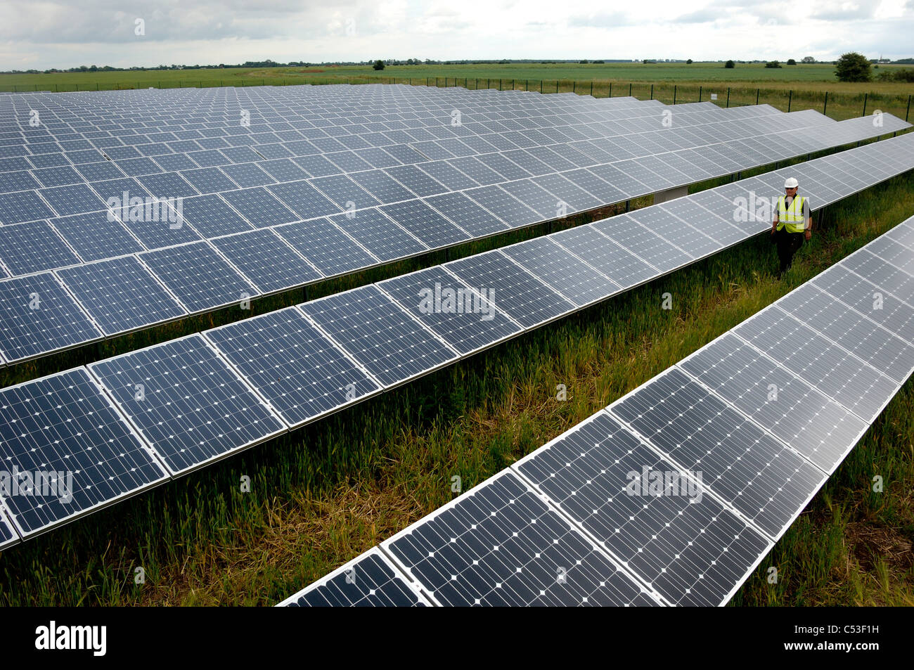 Solar farm construction hi-res stock photography and images - Alamy