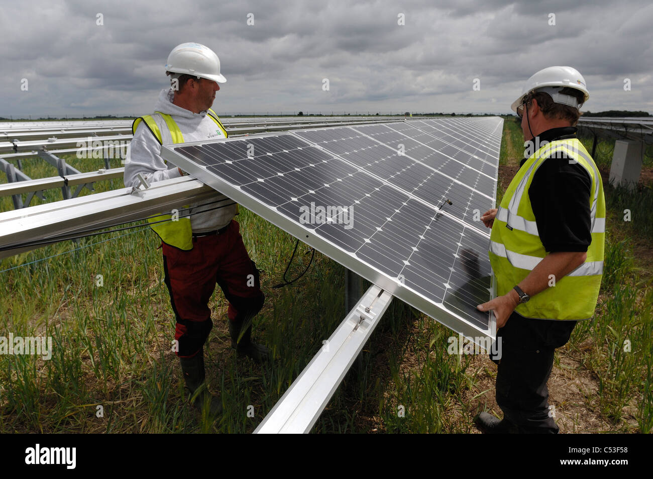 Solar construction farm uk hi-res stock photography and images - Alamy