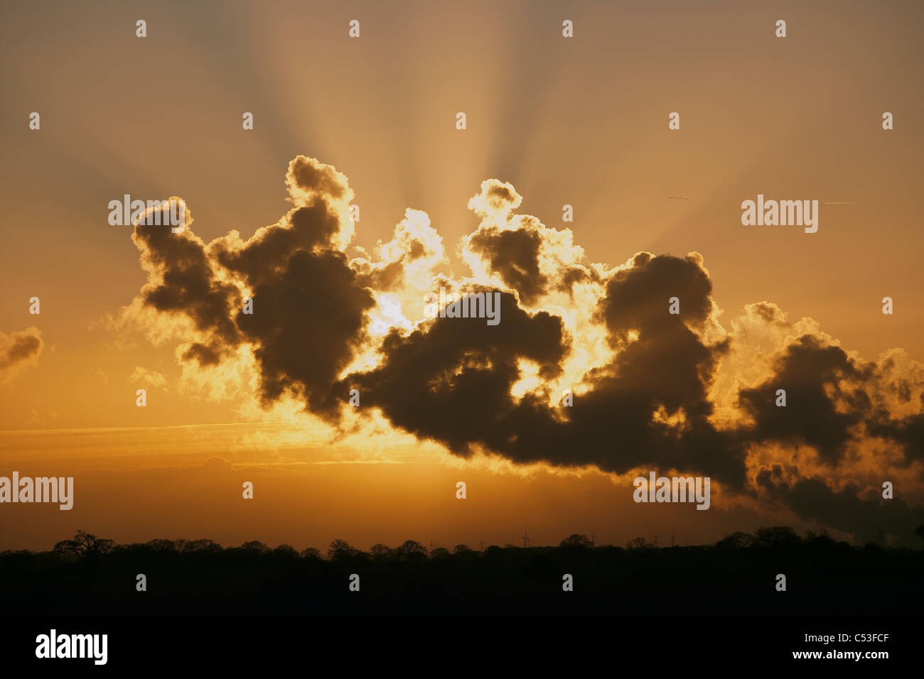 Sunburst through clouds hi-res stock photography and images - Alamy