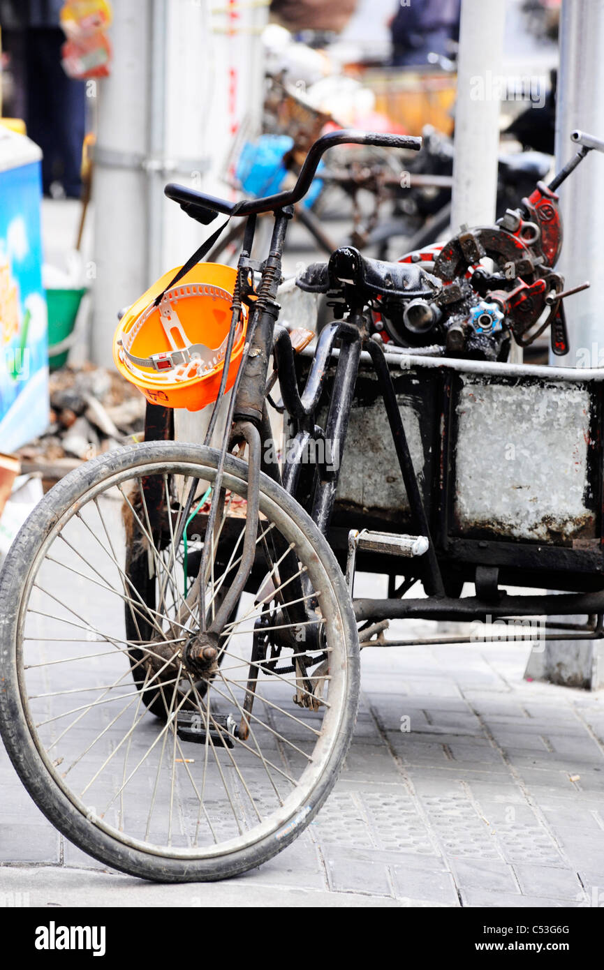 A Chinese workers trike in Shanghai Stock Photo - Alamy