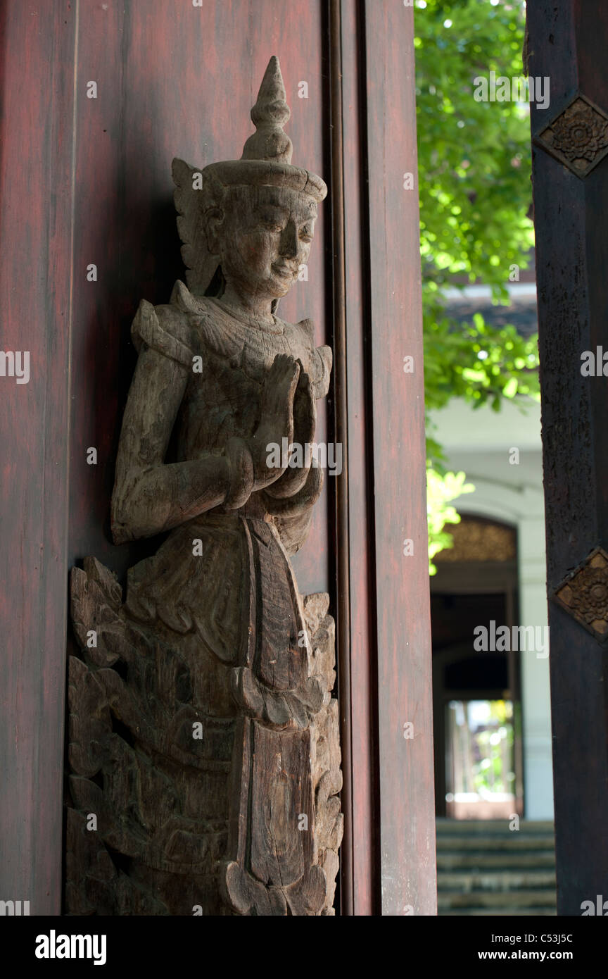 Apsara statue at the entrance of Mandarin Oriental Dhara Dhevi, Chiang ...