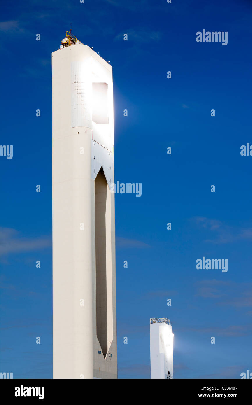 The PS10 solar thermal tower, the only such working solar tower ...