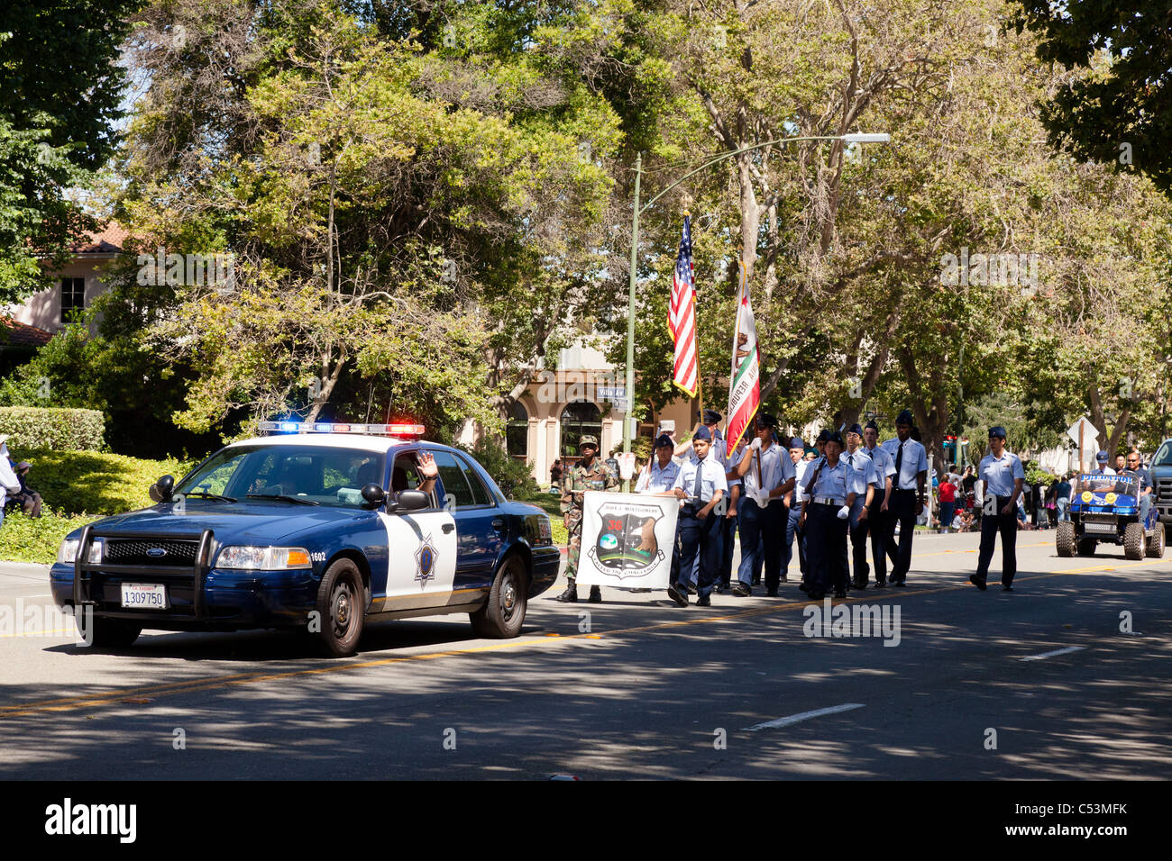 SAN JOSE, CA, USA - JULY 4: 4th of July Rose, White and Blue Parade ...