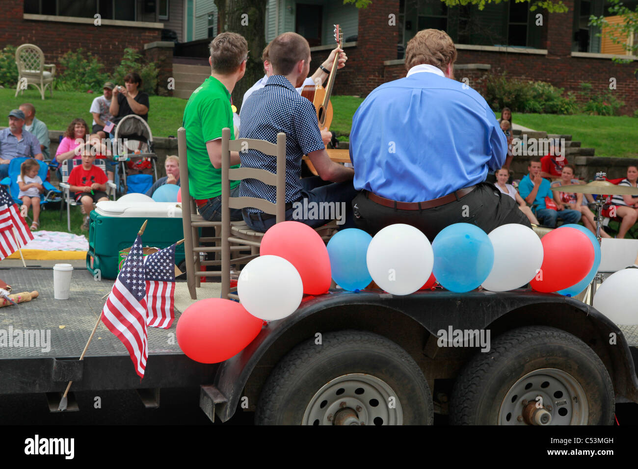 Acoustic band on float during the 4th of July Parade --- Bloomington ...