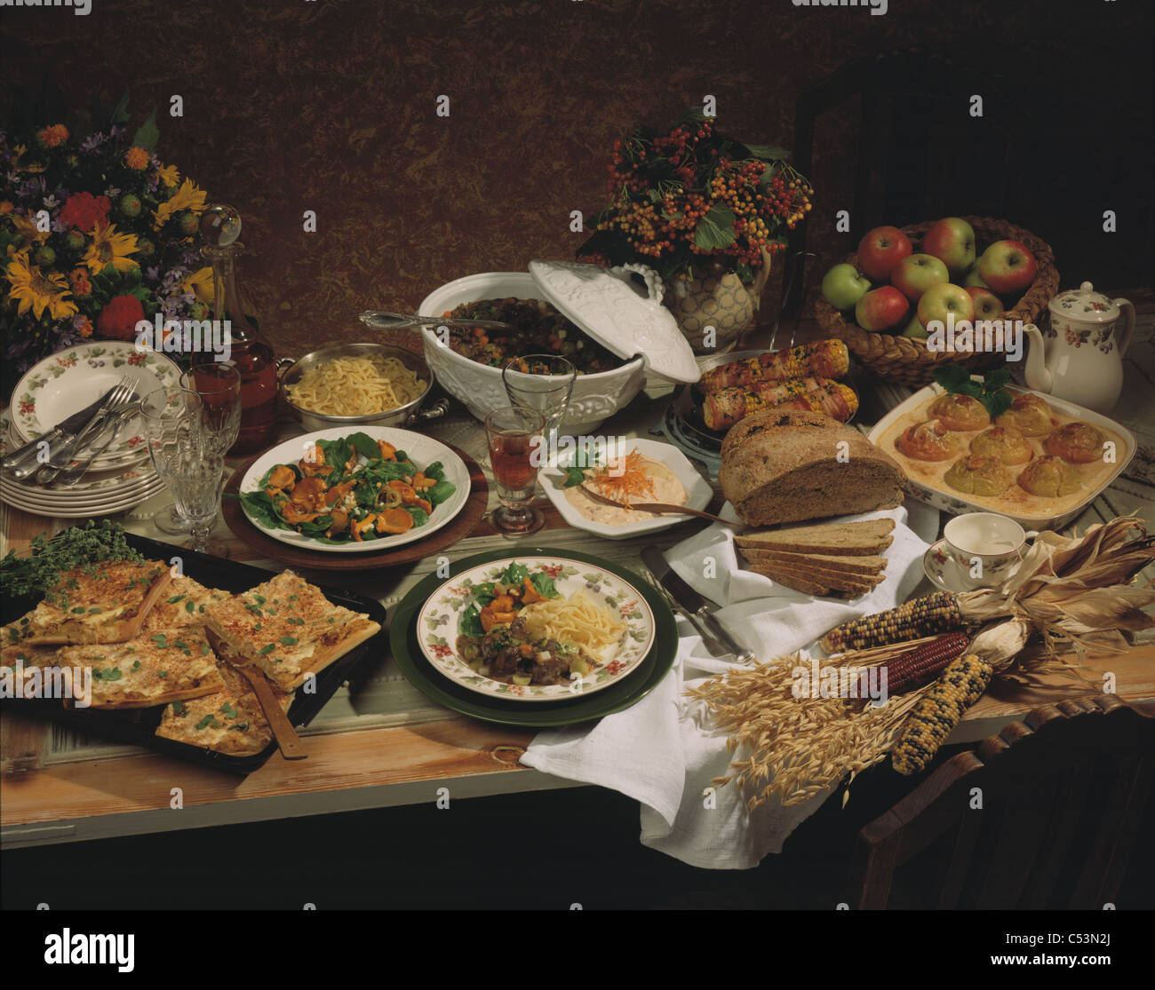 Tableau: Autumn buffet Stock Photo - Alamy