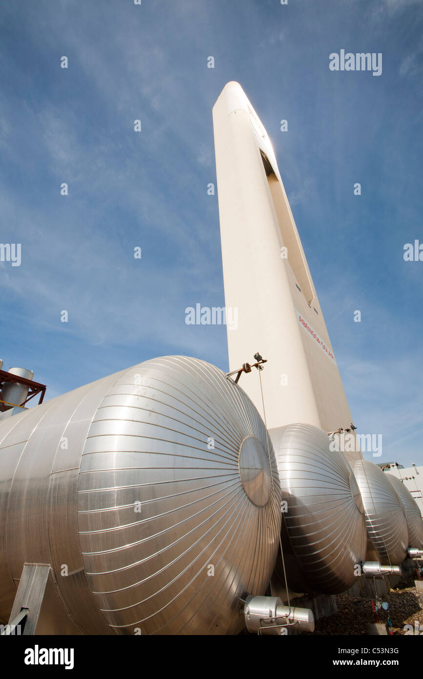 The PS10 solar thermal tower, the only such working solar tower ...