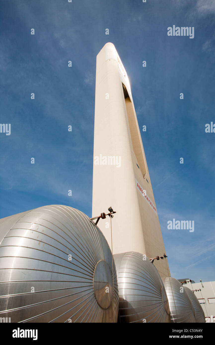 The PS10 solar thermal tower, the only such working solar tower ...