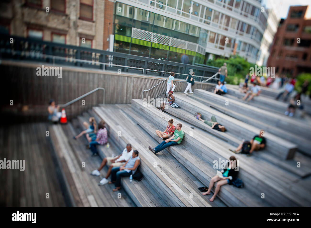 High line park wooden seating hi-res stock photography and images - Alamy