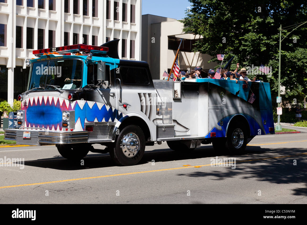 SAN JOSE, CA, USA - JULY 4: 4th of July Rose, White and Blue Parade ...